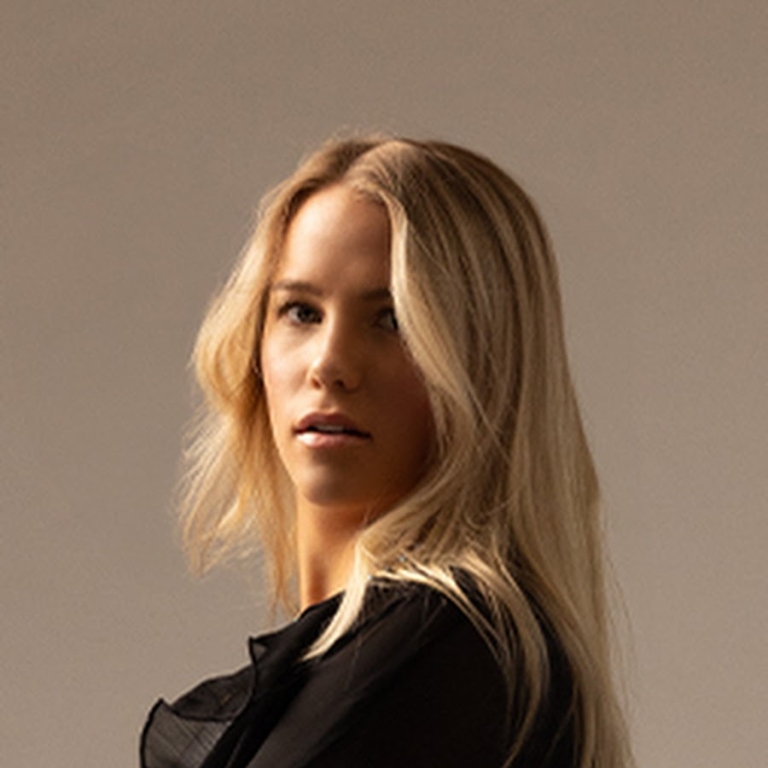 Avery Anna Debuts New Song "Make It Look Easy"