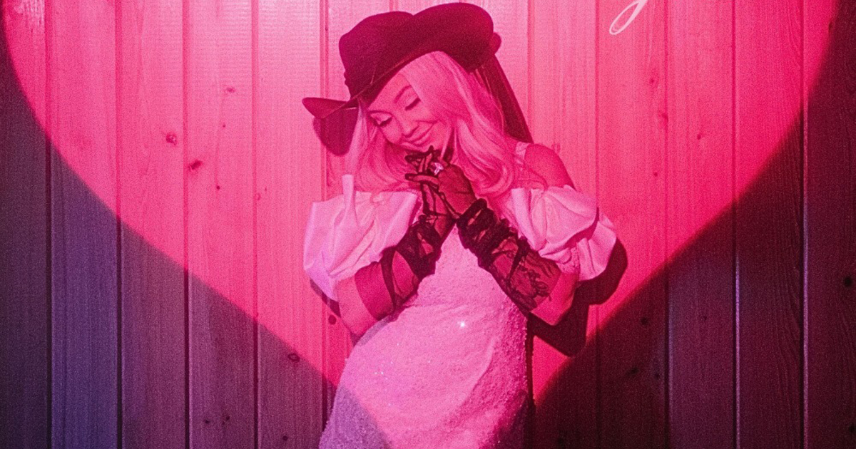 RaeLynn Releases New Song "Funny Girl" Out Now